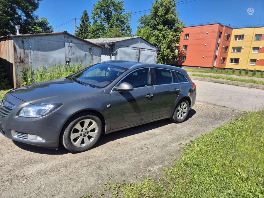Grey Opel Insignia 2013 in Siauliai, with an engine capacity of 1.96 L and mileage of 275 thousand km for 3500 €, photo 3 on AUTOMOTO.COM.LV