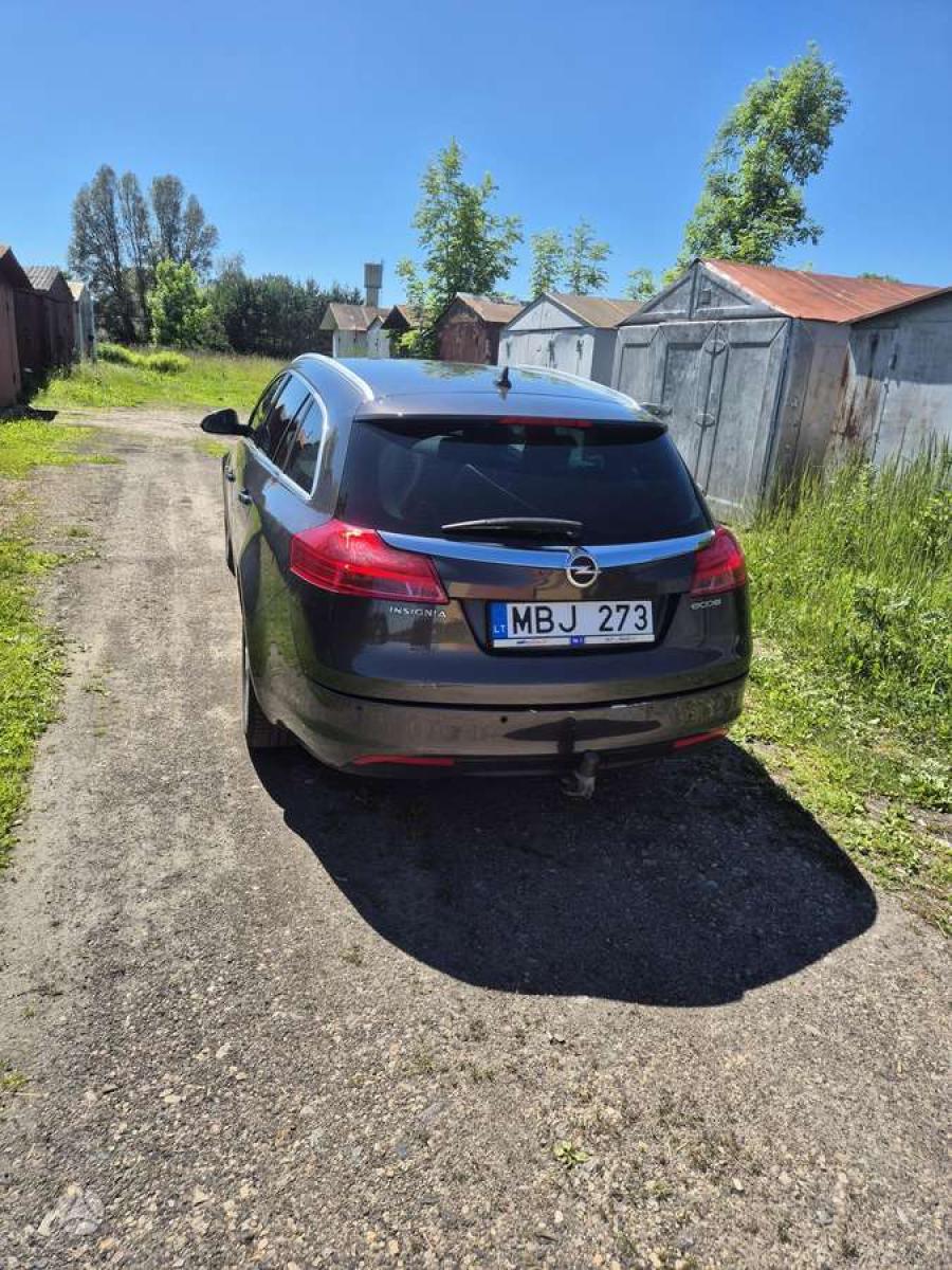Grey Opel Insignia 2013 in Siauliai, with an engine capacity of 1.96 L and mileage of 275 thousand km for 3500 €, photo 5 on AUTOMOTO.COM.LV