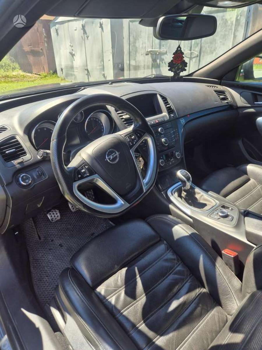 Grey Opel Insignia 2013 in Siauliai, with an engine capacity of 1.96 L and mileage of 275 thousand km for 3500 €, photo 7 on AUTOMOTO.COM.LV