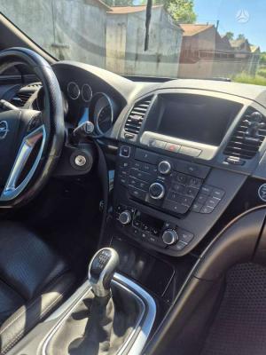 Grey Opel Insignia 2013 in Siauliai, with an engine capacity of 1.96 L and mileage of 275 thousand km for 3500 €, photo 9 on AUTOMOTO.COM.LV