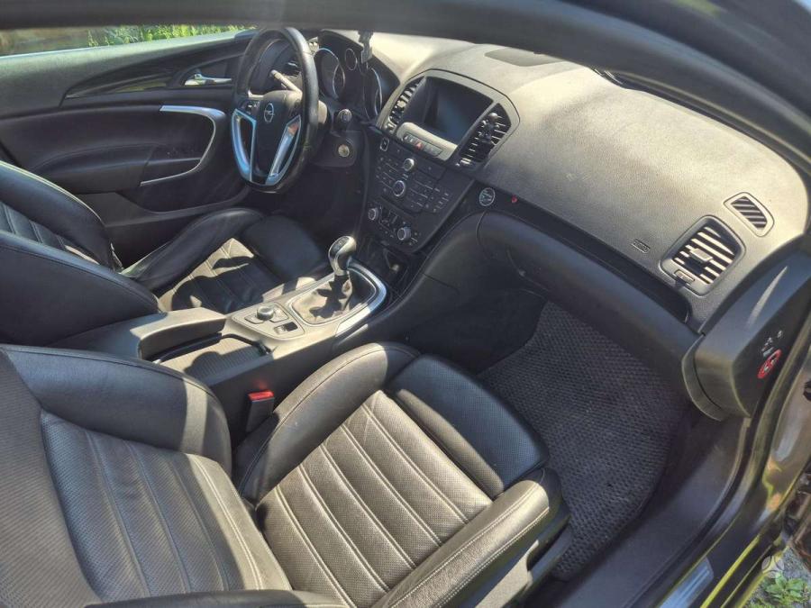 Grey Opel Insignia 2013 in Siauliai, with an engine capacity of 1.96 L and mileage of 275 thousand km for 3500 €, photo 10 on AUTOMOTO.COM.LV