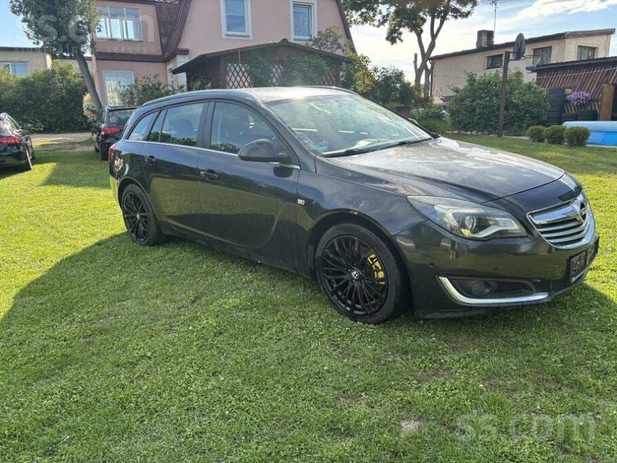 Grey Opel Insignia 2013 in Tukums, with an engine capacity of 2.00 L and mileage of 266 thousand km for 3000 €, photo 3 on AUTOMOTO.COM.LV