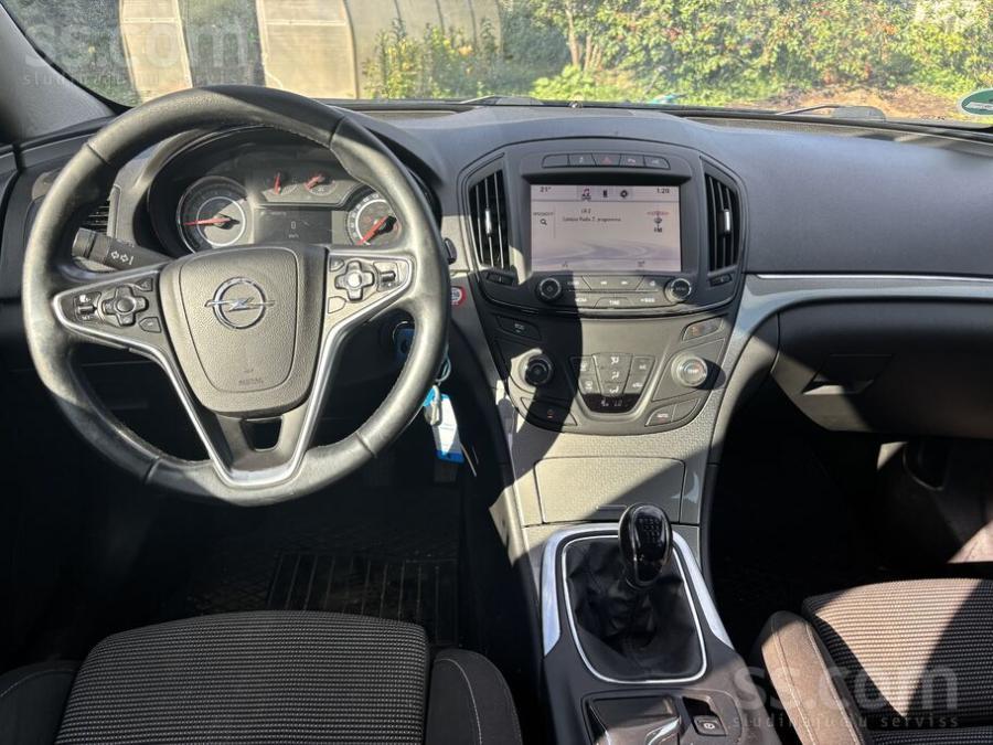 Grey Opel Insignia 2013 in Tukums, with an engine capacity of 2.00 L and mileage of 266 thousand km for 3000 €, photo 7 on AUTOMOTO.COM.LV