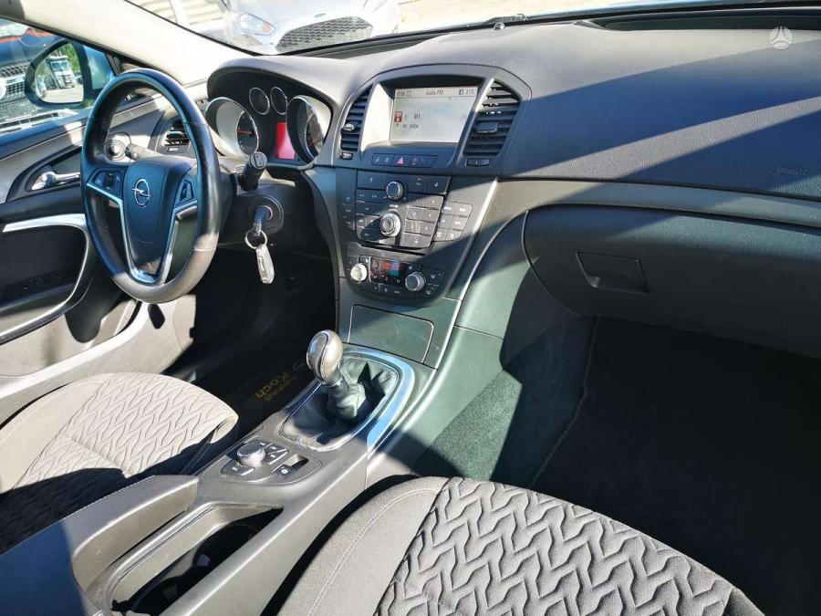 Grey Opel Insignia 2013 in Radviliskis, with an engine capacity of 1.96 L and mileage of 162 thousand km for 4450 €, photo 15 on AUTOMOTO.COM.LV
