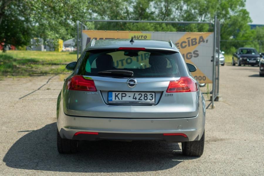 Grey Opel Insignia 2013 in Riga, with an engine capacity of 2.00 L and mileage of 301 thousand km for 5000 €, photo 4 on AUTOMOTO.COM.LV