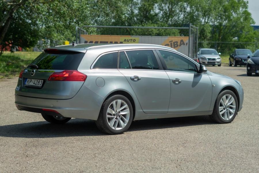 Grey Opel Insignia 2013 in Riga, with an engine capacity of 2.00 L and mileage of 301 thousand km for 5000 €, photo 5 on AUTOMOTO.COM.LV