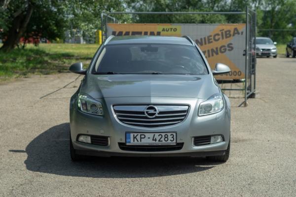 Grey Opel Insignia 2013 in Riga, with an engine capacity of 2.00 L and mileage of 301 thousand km for 5000 €, photo 6 on AUTOMOTO.COM.LV