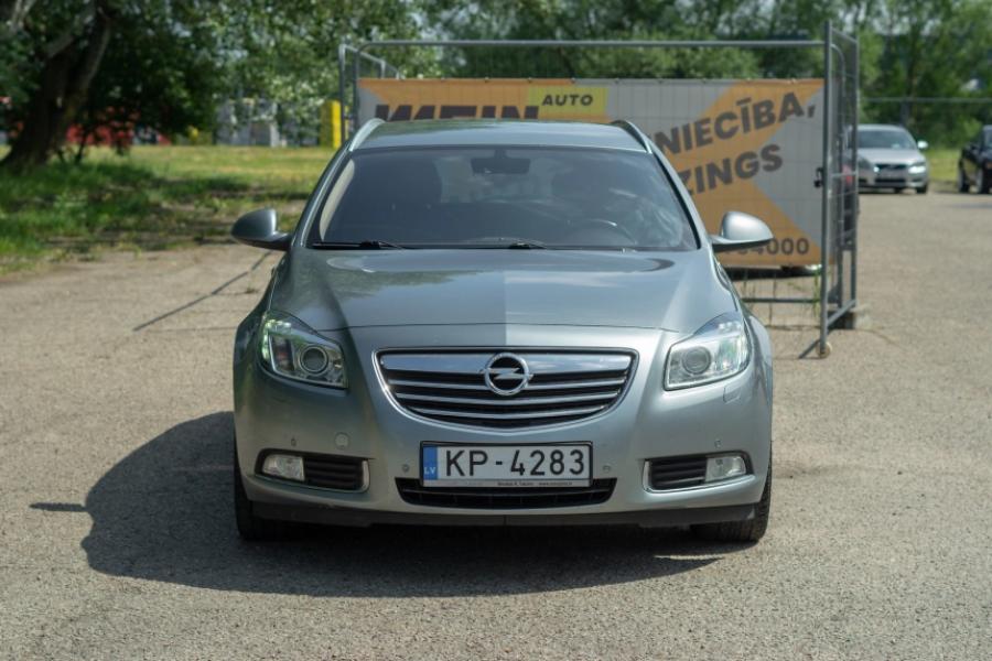 Grey Opel Insignia 2013 in Riga, with an engine capacity of 2.00 L and mileage of 301 thousand km for 5000 €, photo 7 on AUTOMOTO.COM.LV