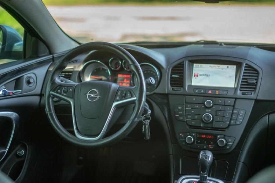 Grey Opel Insignia 2013 in Riga, with an engine capacity of 2.00 L and mileage of 301 thousand km for 5000 €, photo 14 on AUTOMOTO.COM.LV