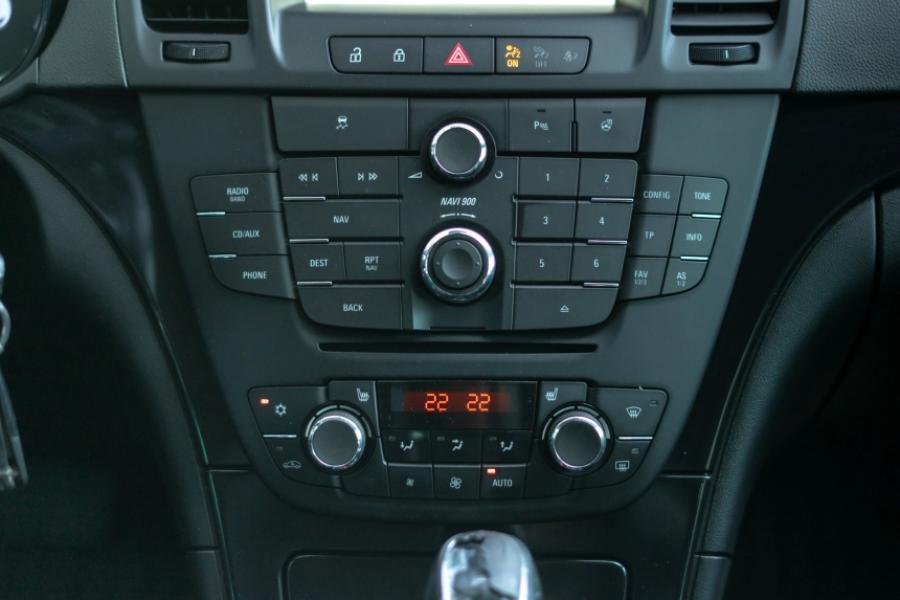 Grey Opel Insignia 2013 in Riga, with an engine capacity of 2.00 L and mileage of 301 thousand km for 5000 €, photo 16 on AUTOMOTO.COM.LV