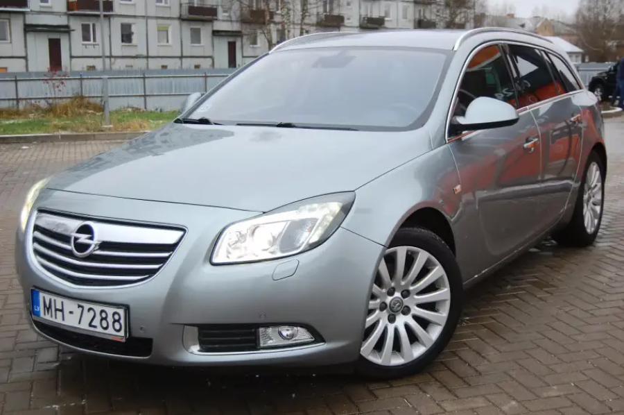 Grey Opel Insignia 2013 in Jekabpils, with an engine capacity of 2.00 L and mileage of 214 thousand km for 5300 €, photo 1 on AUTOMOTO.COM.LV