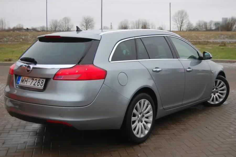 Grey Opel Insignia 2013 in Jekabpils, with an engine capacity of 2.00 L and mileage of 214 thousand km for 5300 €, photo 3 on AUTOMOTO.COM.LV