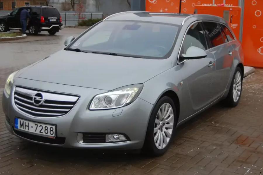 Grey Opel Insignia 2013 in Jekabpils, with an engine capacity of 2.00 L and mileage of 214 thousand km for 5300 €, photo 4 on AUTOMOTO.COM.LV