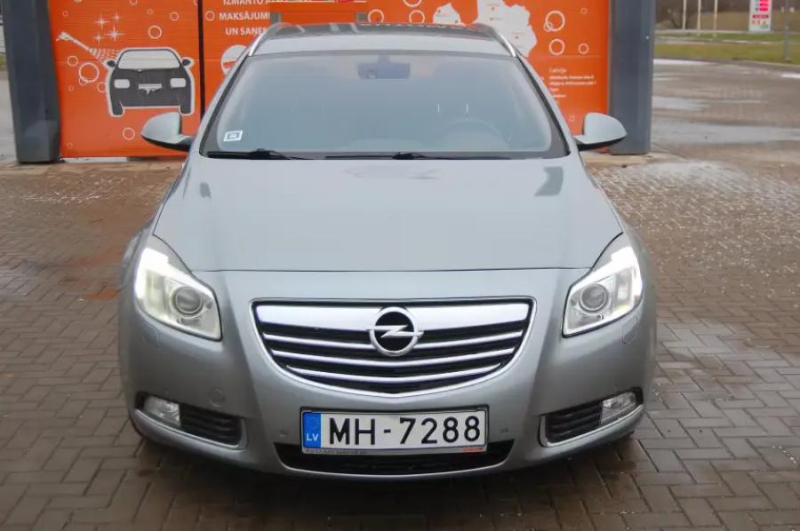 Grey Opel Insignia 2013 in Jekabpils, with an engine capacity of 2.00 L and mileage of 214 thousand km for 5300 €, photo 5 on AUTOMOTO.COM.LV