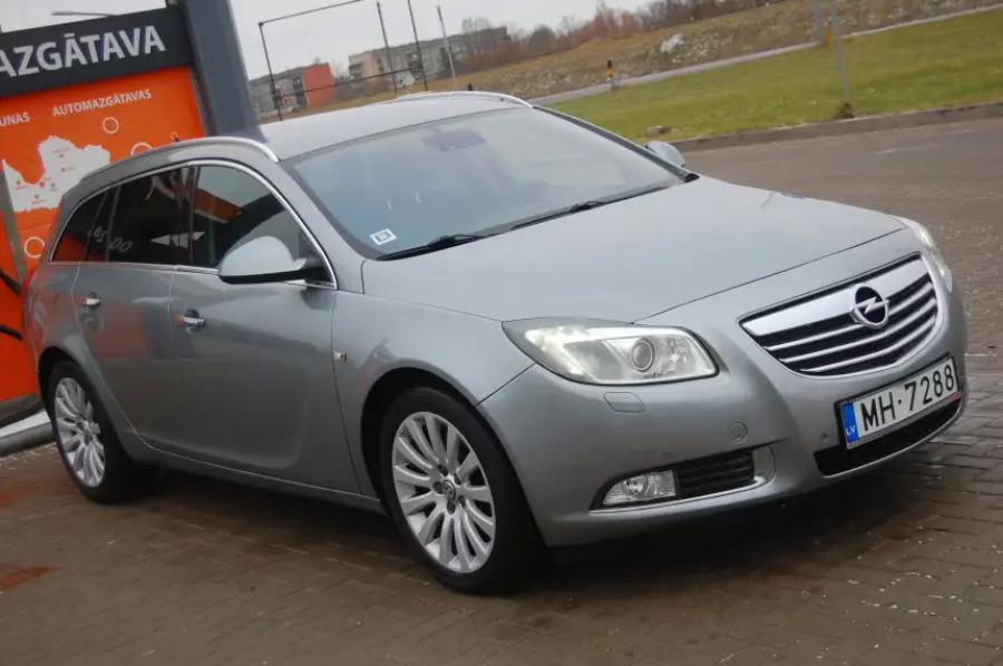 Grey Opel Insignia 2013 in Jekabpils, with an engine capacity of 2.00 L and mileage of 214 thousand km for 5300 €, photo 6 on AUTOMOTO.COM.LV