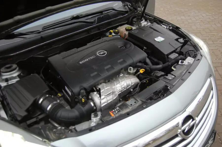 Grey Opel Insignia 2013 in Jekabpils, with an engine capacity of 2.00 L and mileage of 214 thousand km for 5300 €, photo 12 on AUTOMOTO.COM.LV