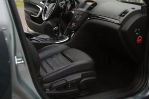 Grey Opel Insignia 2013 in Jekabpils, with an engine capacity of 2.00 L and mileage of 214 thousand km for 5300 €, photo 14 on AUTOMOTO.COM.LV