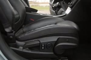 Grey Opel Insignia 2013 in Jekabpils, with an engine capacity of 2.00 L and mileage of 214 thousand km for 5300 €, photo 16 on AUTOMOTO.COM.LV