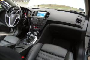 Grey Opel Insignia 2013 in Jekabpils, with an engine capacity of 2.00 L and mileage of 214 thousand km for 5300 €, photo 17 on AUTOMOTO.COM.LV