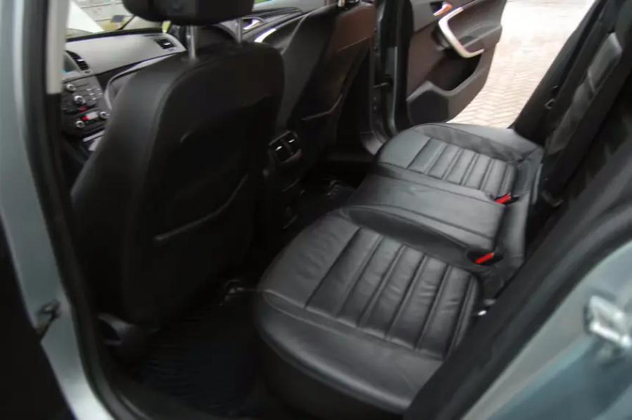 Grey Opel Insignia 2013 in Jekabpils, with an engine capacity of 2.00 L and mileage of 214 thousand km for 5300 €, photo 19 on AUTOMOTO.COM.LV