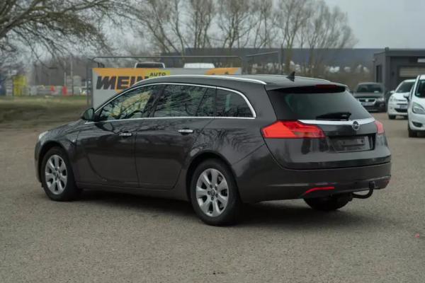 Grey Opel Insignia 2013 in Liepaja, with an engine capacity of 2.00 L and mileage of 158 thousand km for 5950 €, photo 2 on AUTOMOTO.COM.LV