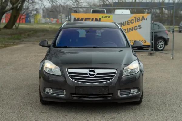 Grey Opel Insignia 2013 in Liepaja, with an engine capacity of 2.00 L and mileage of 158 thousand km for 5950 €, photo 6 on AUTOMOTO.COM.LV