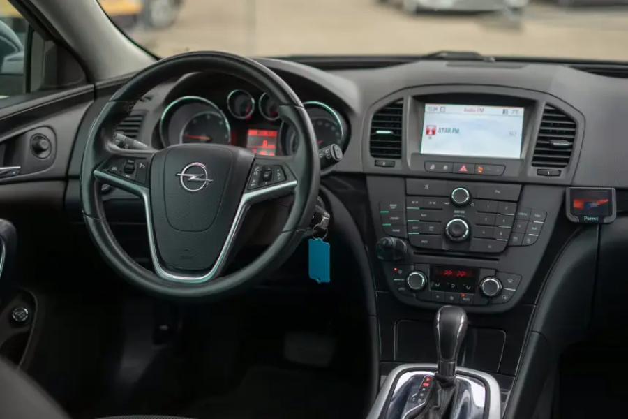 Pelēks Opel Insignia 2013 Liepāja, ar dzinēja tilpumu 2.00 L un nobraukumu 158 tūkst. km par 5950 €, foto 16 vietnē AUTOMOTO.COM.LV