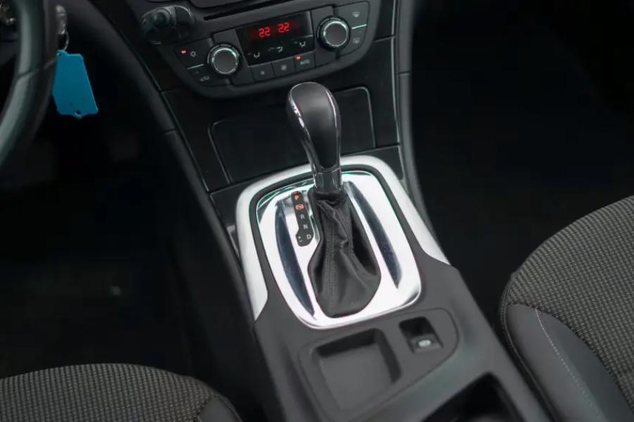 Pelēks Opel Insignia 2013 Liepāja, ar dzinēja tilpumu 2.00 L un nobraukumu 158 tūkst. km par 5950 €, foto 19 vietnē AUTOMOTO.COM.LV