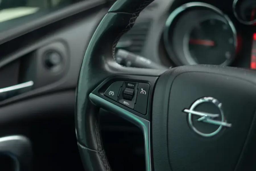 Pelēks Opel Insignia 2013 Liepāja, ar dzinēja tilpumu 2.00 L un nobraukumu 158 tūkst. km par 5950 €, foto 22 vietnē AUTOMOTO.COM.LV