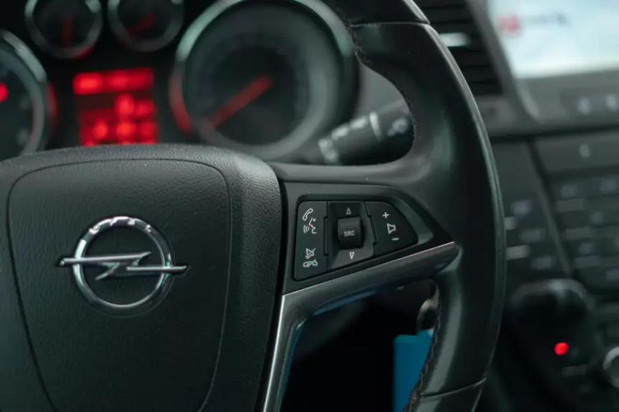 Pelēks Opel Insignia 2013 Liepāja, ar dzinēja tilpumu 2.00 L un nobraukumu 158 tūkst. km par 5950 €, foto 23 vietnē AUTOMOTO.COM.LV