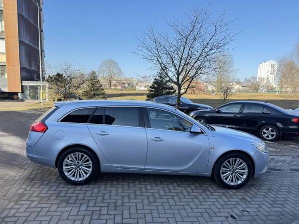 Grey Opel Insignia 2013 in Riga, with an engine capacity of 2.00 L and mileage of 356 thousand km for 2490 €, photo 3 on AUTOMOTO.COM.LV