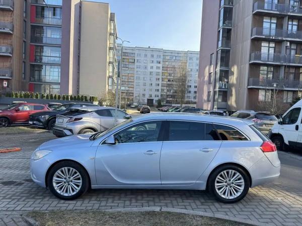 Grey Opel Insignia 2013 in Riga, with an engine capacity of 2.00 L and mileage of 356 thousand km for 2490 €, photo 4 on AUTOMOTO.COM.LV