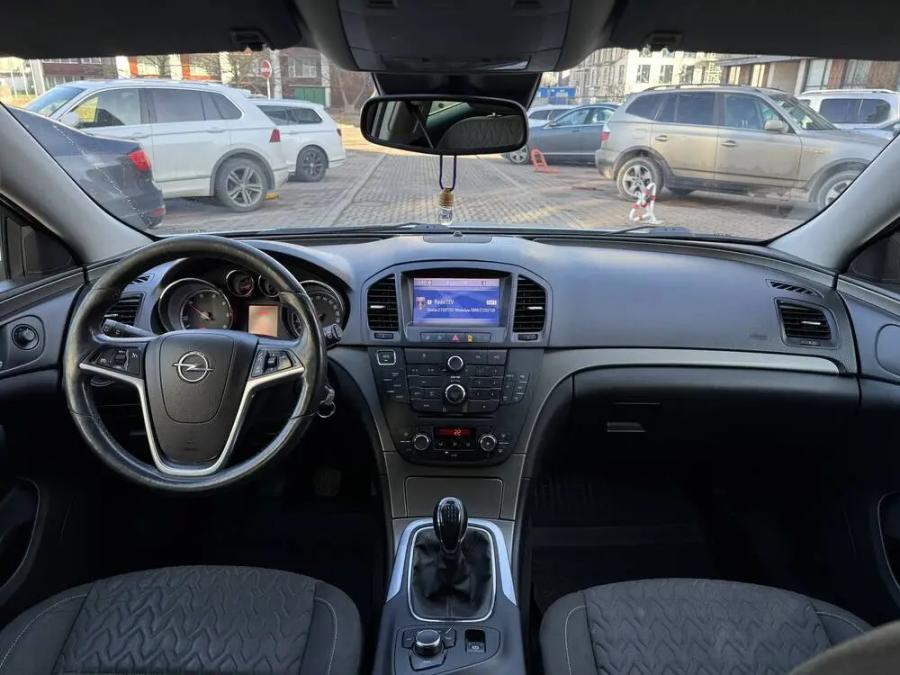 Grey Opel Insignia 2013 in Riga, with an engine capacity of 2.00 L and mileage of 356 thousand km for 2490 €, photo 8 on AUTOMOTO.COM.LV
