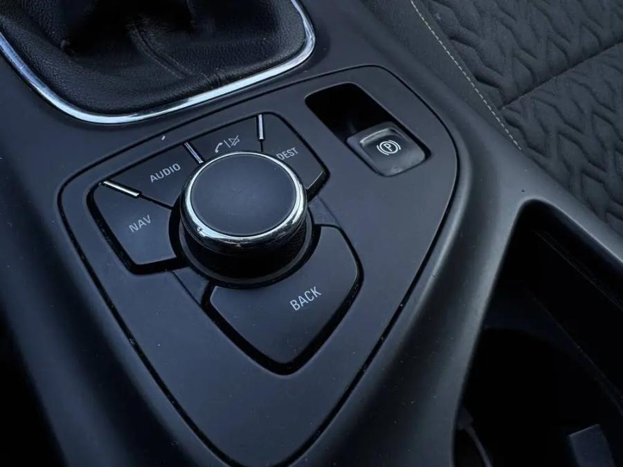 Grey Opel Insignia 2013 in Riga, with an engine capacity of 2.00 L and mileage of 356 thousand km for 2490 €, photo 17 on AUTOMOTO.COM.LV