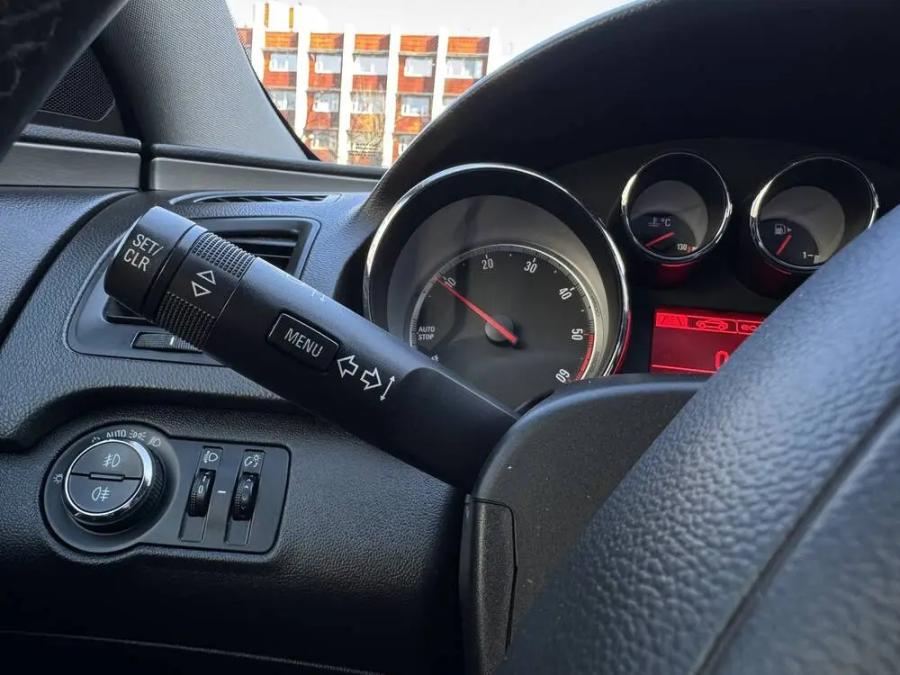 Grey Opel Insignia 2013 in Riga, with an engine capacity of 2.00 L and mileage of 356 thousand km for 2490 €, photo 24 on AUTOMOTO.COM.LV
