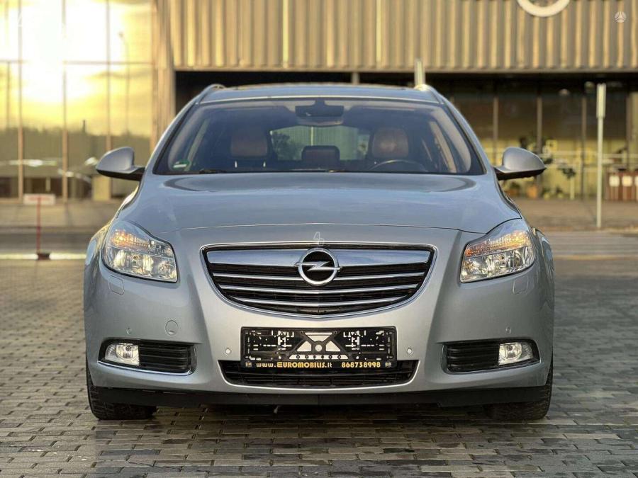 Grey Opel Insignia 2013 in Siauliai, with an engine capacity of 2.00 L and mileage of 243 thousand km for 4300 €, photo 4 on AUTOMOTO.COM.LV