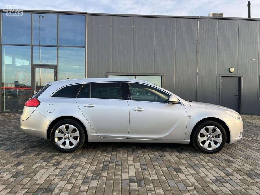 Grey Opel Insignia 2013 in Siauliai, with an engine capacity of 2.00 L and mileage of 243 thousand km for 4300 €, photo 6 on AUTOMOTO.COM.LV