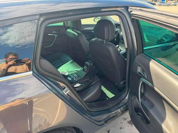 Grey Opel Insignia 2013 in Kaunas, with an engine capacity of 1.96 L and mileage of 352 thousand km for 4000 €, photo 7 on AUTOMOTO.COM.LV