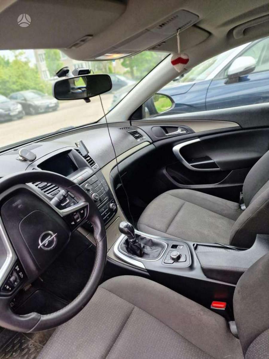 Pelēks Opel Insignia 2013 Viļņa, ar dzinēja tilpumu 1.96 L un nobraukumu 304 tūkst. km par 2150 €, foto 4 vietnē AUTOMOTO.COM.LV