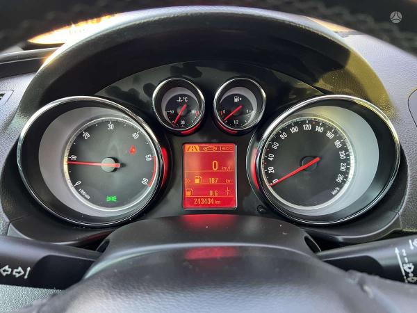 Pelēks Opel Insignia 2013 Šauļi, ar dzinēja tilpumu 1.96 L un nobraukumu 243 tūkst. km par 3700 €, foto 9 vietnē AUTOMOTO.COM.LV