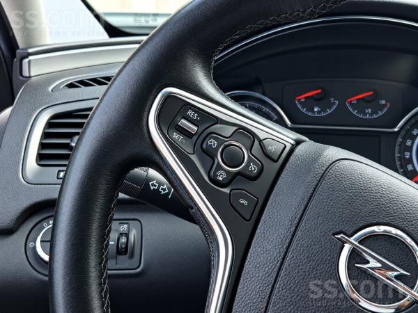 Grey Opel Insignia 2013 in Tukums, with an engine capacity of 2.00 L and mileage of 351 thousand km for 5500 €, photo 10 on AUTOMOTO.COM.LV