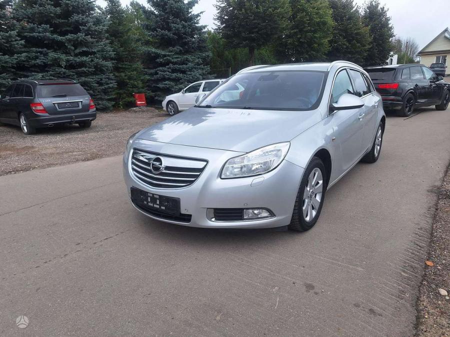 Grey Opel Insignia 2013 in Utena, with an engine capacity of 2.00 L and mileage of 243 thousand km for 3550 €, photo 1 on AUTOMOTO.COM.LV