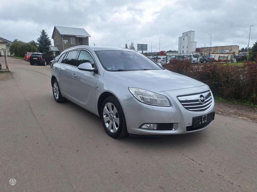 Grey Opel Insignia 2013 in Utena, with an engine capacity of 2.00 L and mileage of 243 thousand km for 3550 €, photo 3 on AUTOMOTO.COM.LV