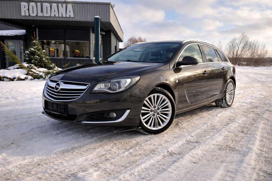 Grey Opel Insignia 2014 in Pakruojis, with an engine capacity of 1.96 L and mileage of 273 thousand km for 4100 €, photo 1 on AUTOMOTO.COM.LV