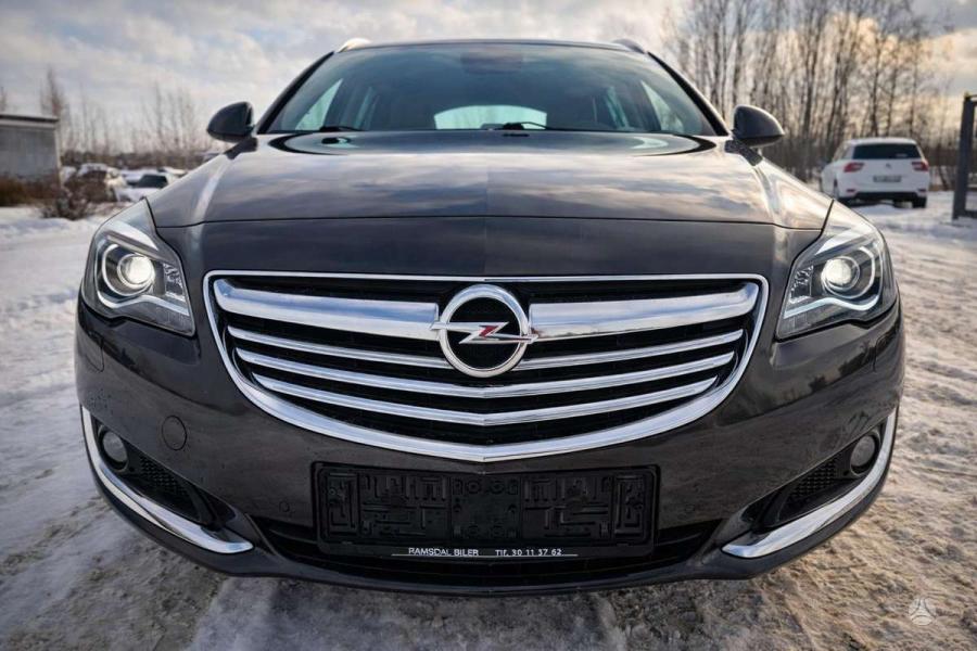 Grey Opel Insignia 2014 in Pakruojis, with an engine capacity of 1.96 L and mileage of 273 thousand km for 4100 €, photo 2 on AUTOMOTO.COM.LV