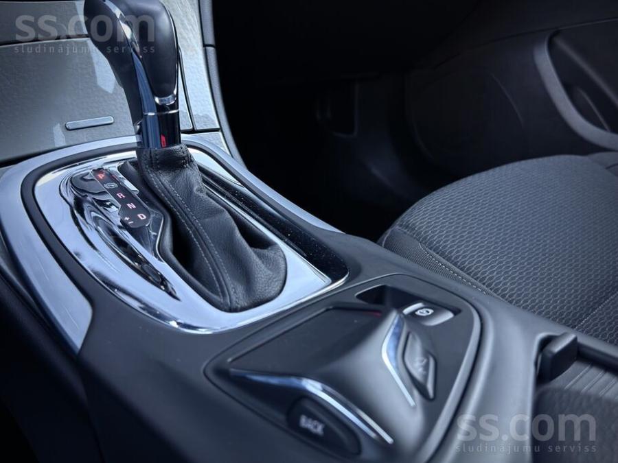 Grey Opel Insignia 2014 in Riga, with an engine capacity of 2.00 L and mileage of 207 thousand km for 5595 €, photo 20 on AUTOMOTO.COM.LV