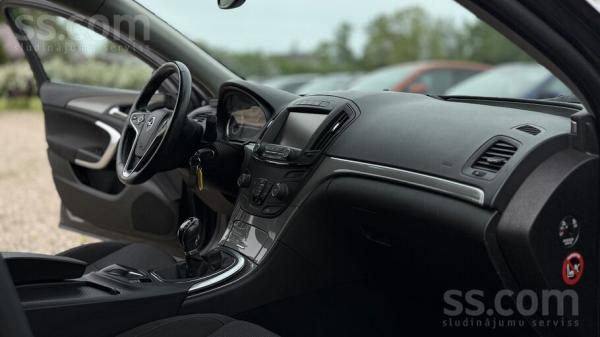 Grey Opel Insignia 2014 in Riga, with an engine capacity of 2.00 L and mileage of 193 thousand km for 6490 €, photo 8 on AUTOMOTO.COM.LV