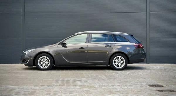 Grey Opel Insignia 2014 in Riga, with an engine capacity of 2.00 L and mileage of 207 thousand km for 5495 €, photo 2 on AUTOMOTO.COM.LV