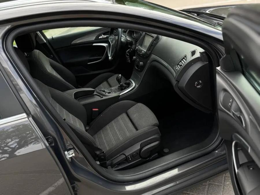 Grey Opel Insignia 2014 in Jurmala, with an engine capacity of 2.00 L and mileage of 312 thousand km for 4990 €, photo 9 on AUTOMOTO.COM.LV