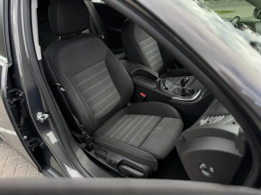 Grey Opel Insignia 2014 in Jurmala, with an engine capacity of 2.00 L and mileage of 312 thousand km for 4990 €, photo 10 on AUTOMOTO.COM.LV